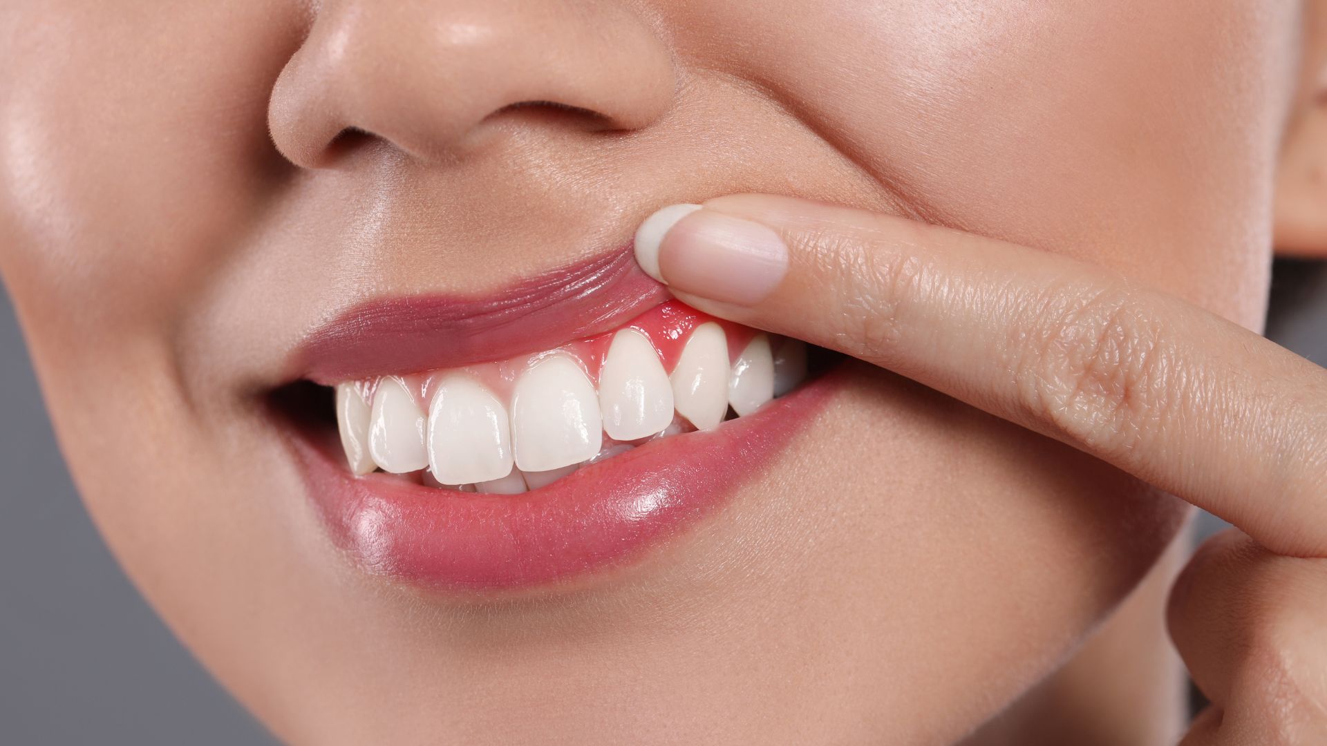 Gingii inflamate si dureroase: Cauze, tratament si prevenție - LLL Dental