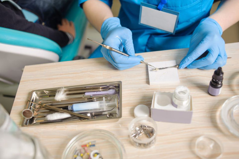 Plombe dentare: Tipuri, preturi si indicatii medicale | LLL Dental